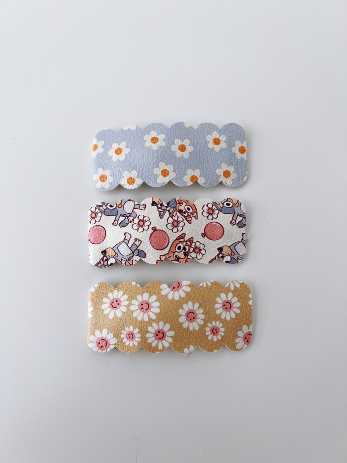 snap clips - blue dog + daisies | Good Decade